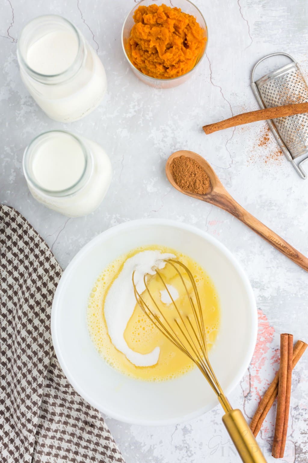 Rich and Creamy Pumpkin Ice Cream - girl. Inspired.